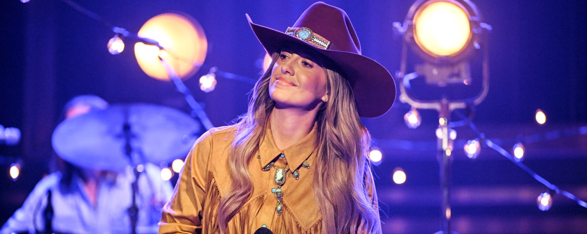 Lainey Wilson Continues Her Story With New "4x4xU" Music Video - American Songwriter