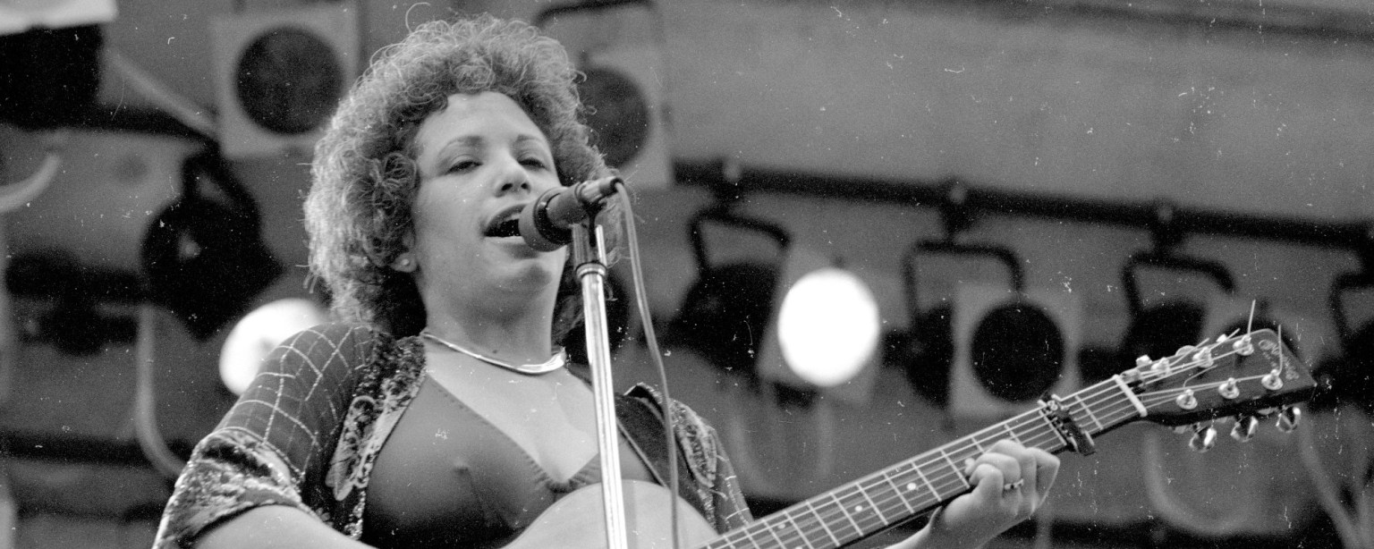 The Story and Meaning Behind "At Seventeen," Janis Ian's Honest and ...