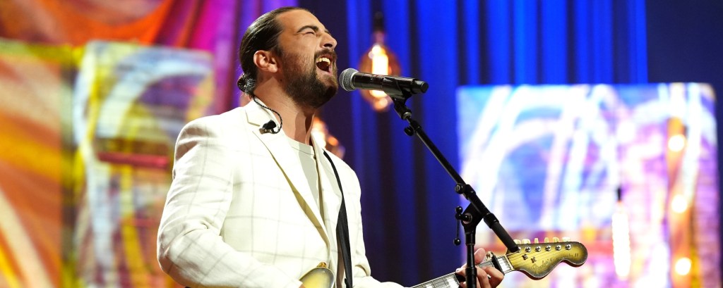 Fans Flood Toby Keith’s Family Christmas Post With Outpouring of Love ...