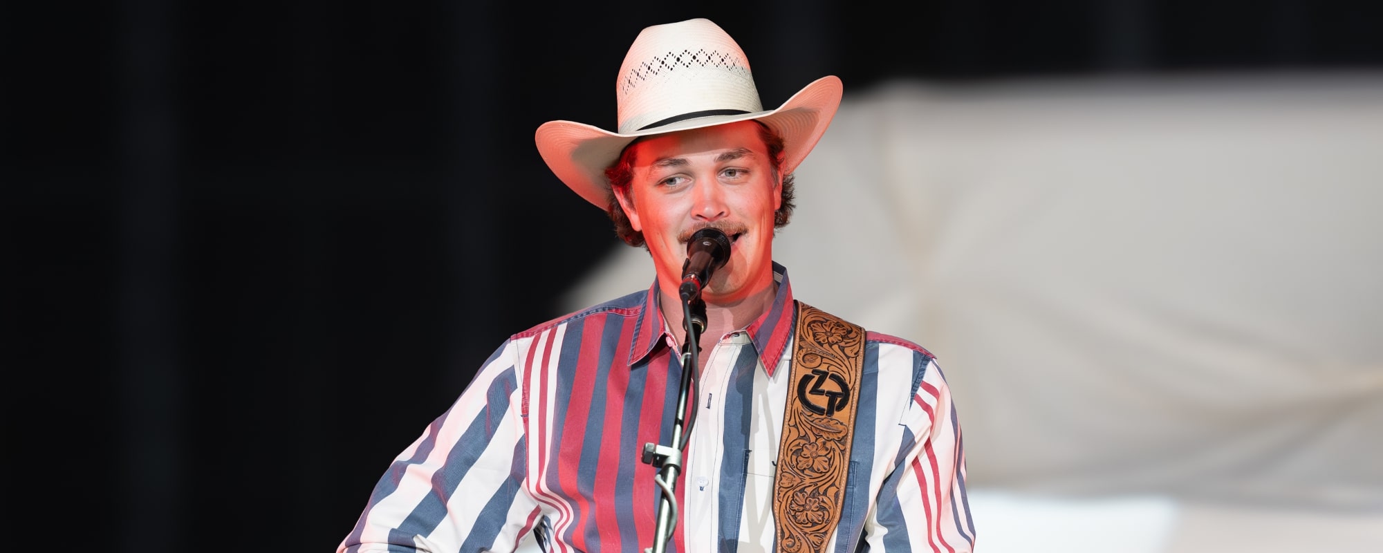 Billy Strings Reveals the Identity of the "Green Shirt Guy" in the ...