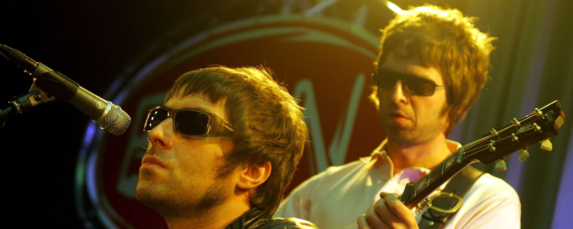 4 of Oasis’ Best Lyrics From Years Passed - American Songwriter