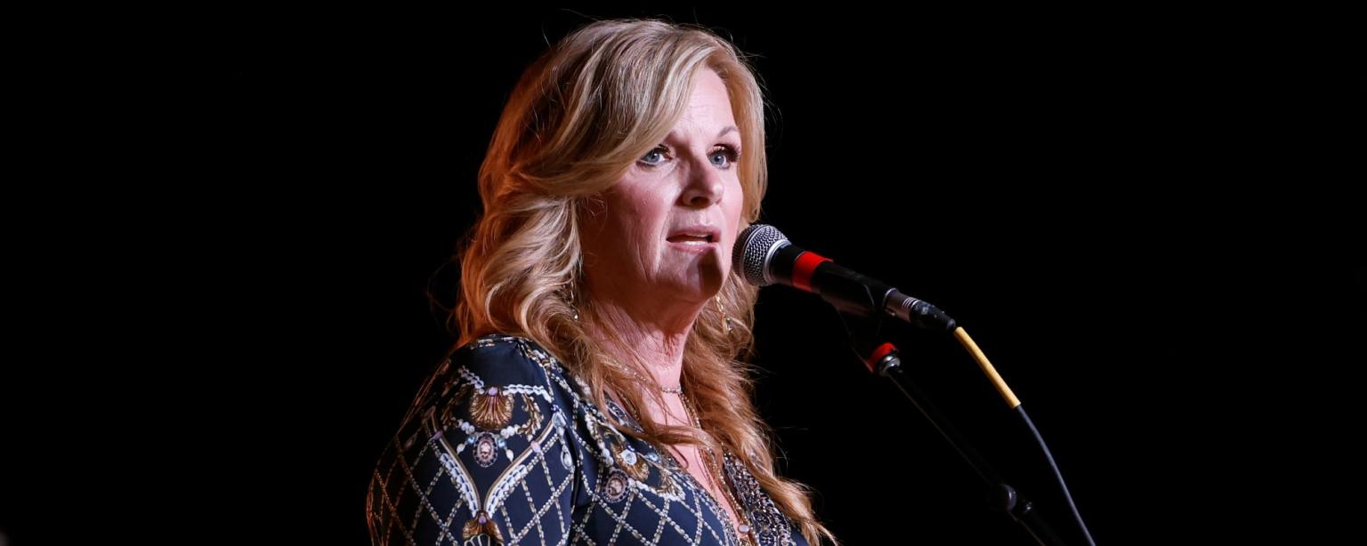 CeCe Winans Takes 'CMA Country Christmas' Viewers to Church With ...