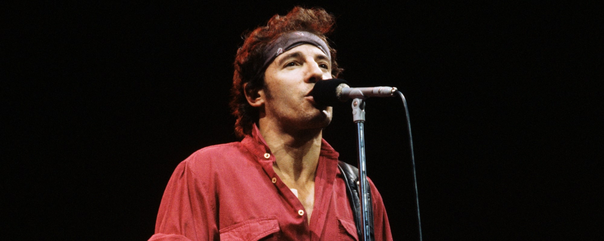 The Story and Meaning Behind Bruce Springsteen’s "Jungleland" - American Songwriter