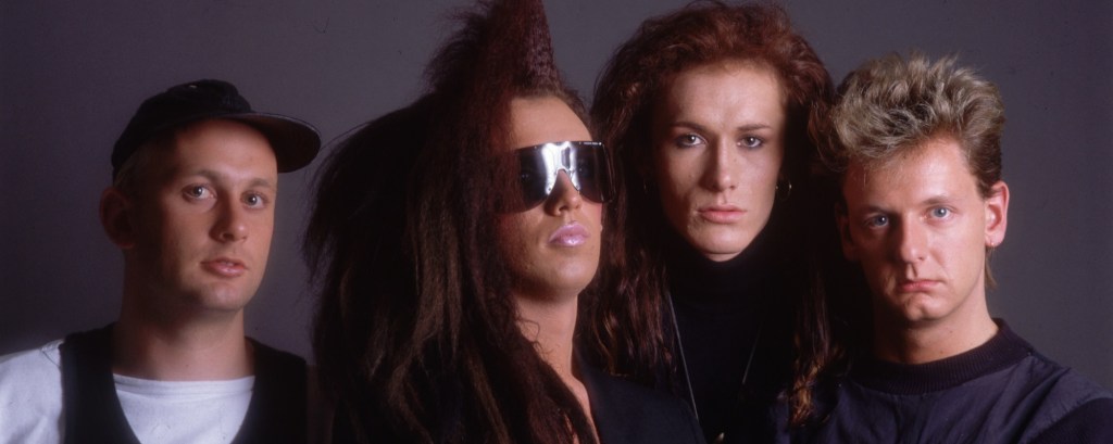 The 6 Best Female Rock Bands of the 1960s - American Songwriter