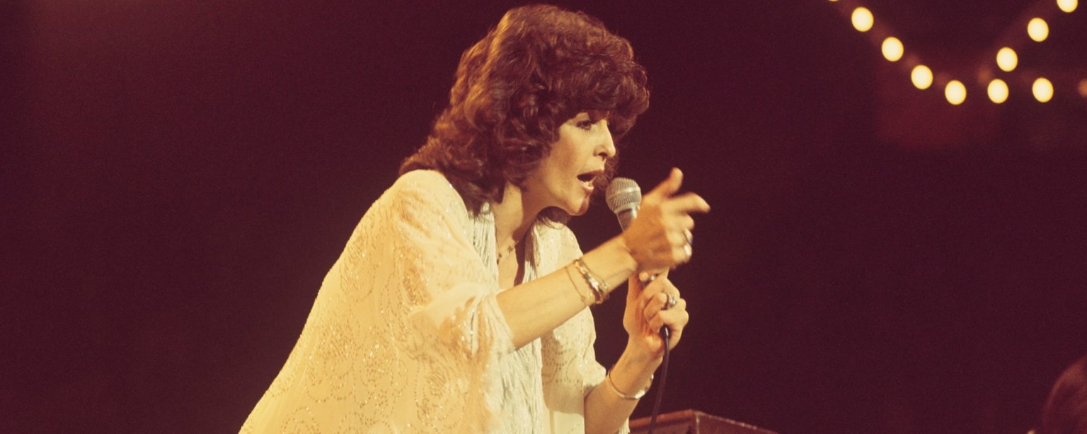 10 Acoustic Folk and Singer-Songwriter Tracks that Defined the 1970s