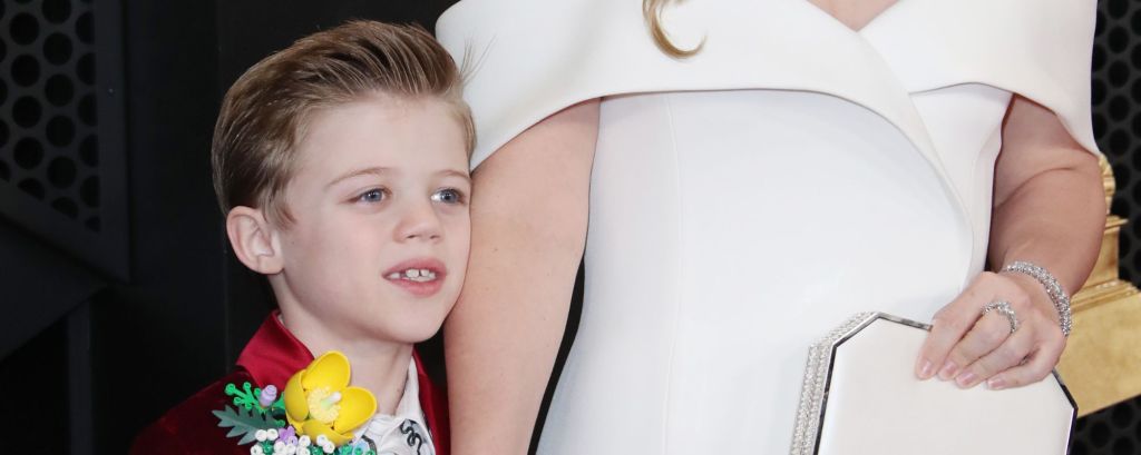 Kelly Clarkson's Powerful Cover of "Save Me" Brings Jelly Roll to Tears ...