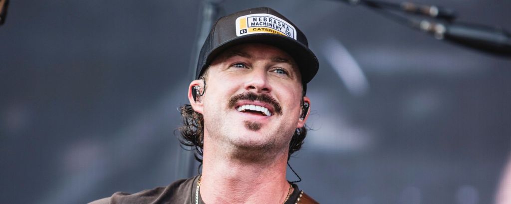 Behind the Song: "Catch The Wind" by Donovan - American Songwriter