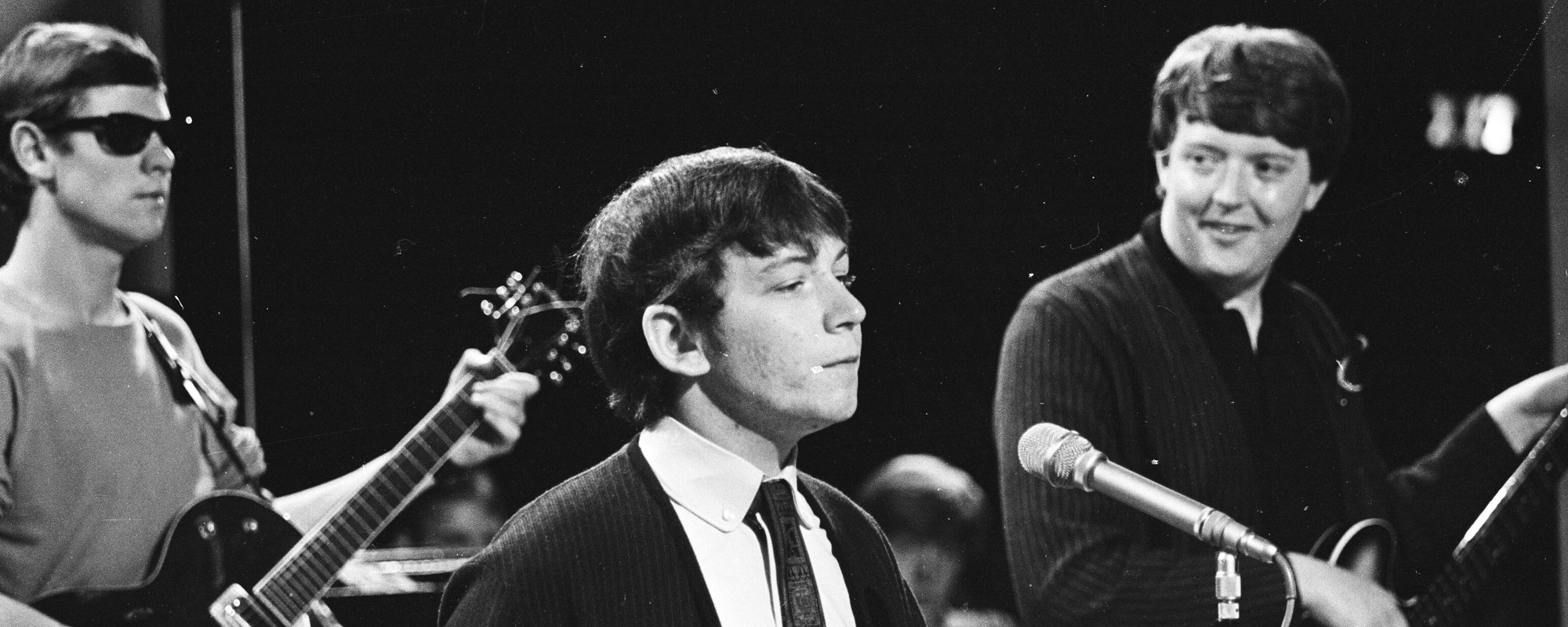 The 6 Best Female Rock Bands of the 1960s - American Songwriter