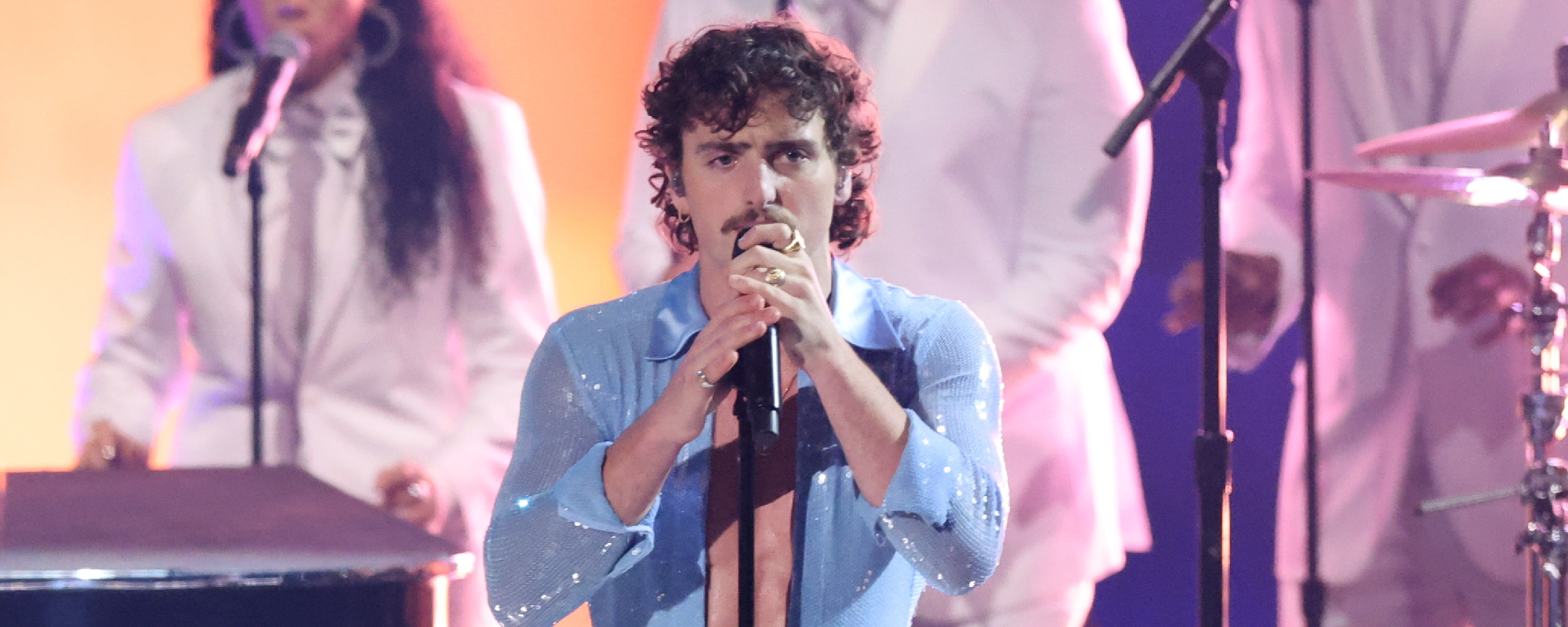 Benson Boone Dazzles With Powerhouse Vocals, Backflips During "Beautiful Things" VMAs ...