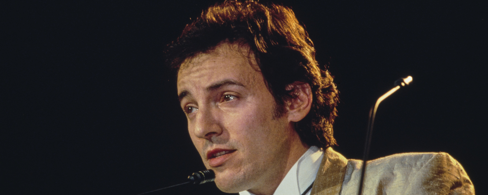 The Story and Meaning Behind Bruce Springsteen’s "Jungleland" - American Songwriter