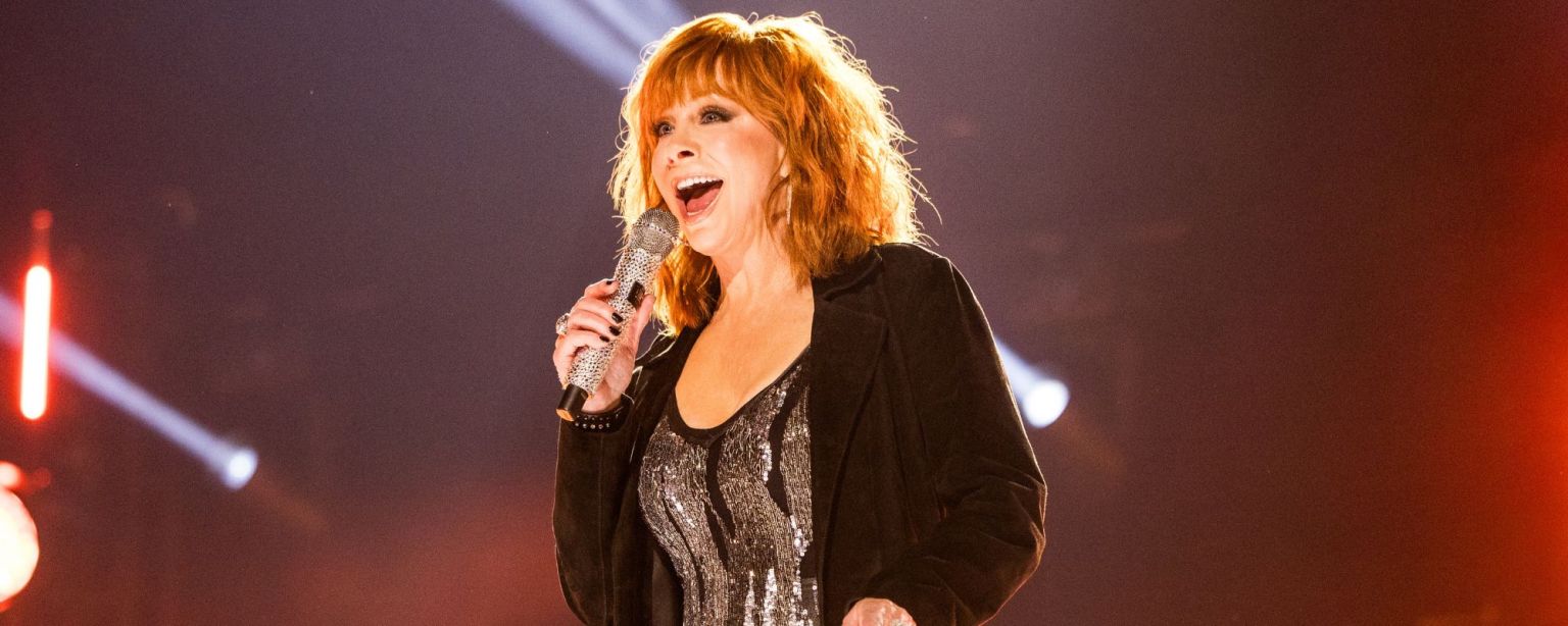 Watch Reba McEntire Bring Chiefs Star to Tears With Powerful National ...