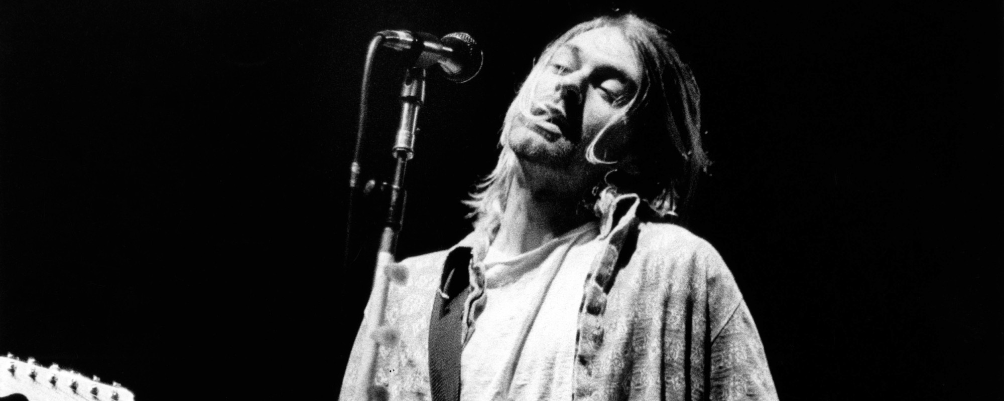 The 9 Best Grunge Singers - American Songwriter