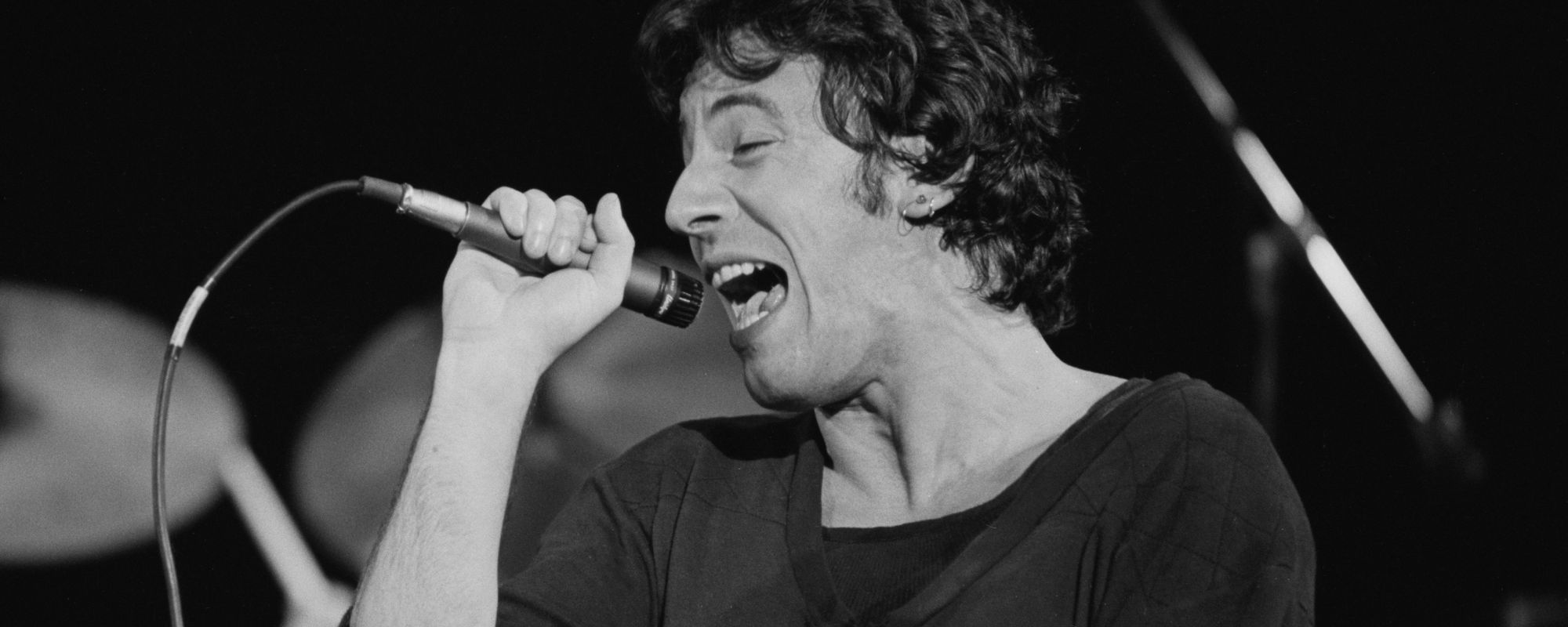 The Story and Meaning Behind Bruce Springsteen’s "Jungleland" - American Songwriter
