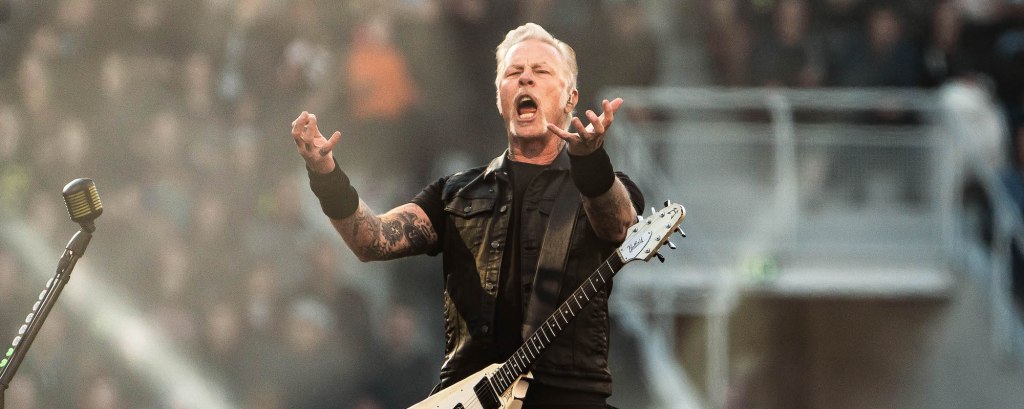 The 9 Best Grunge Singers - American Songwriter