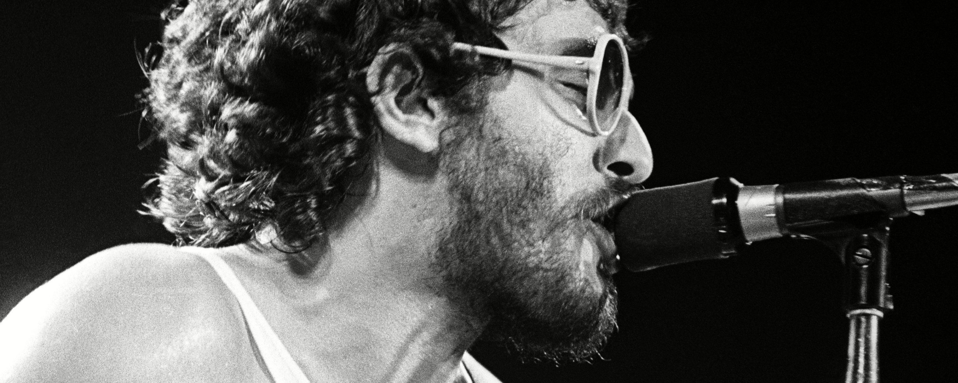 The Story and Meaning Behind Bruce Springsteen’s "Jungleland" - American Songwriter