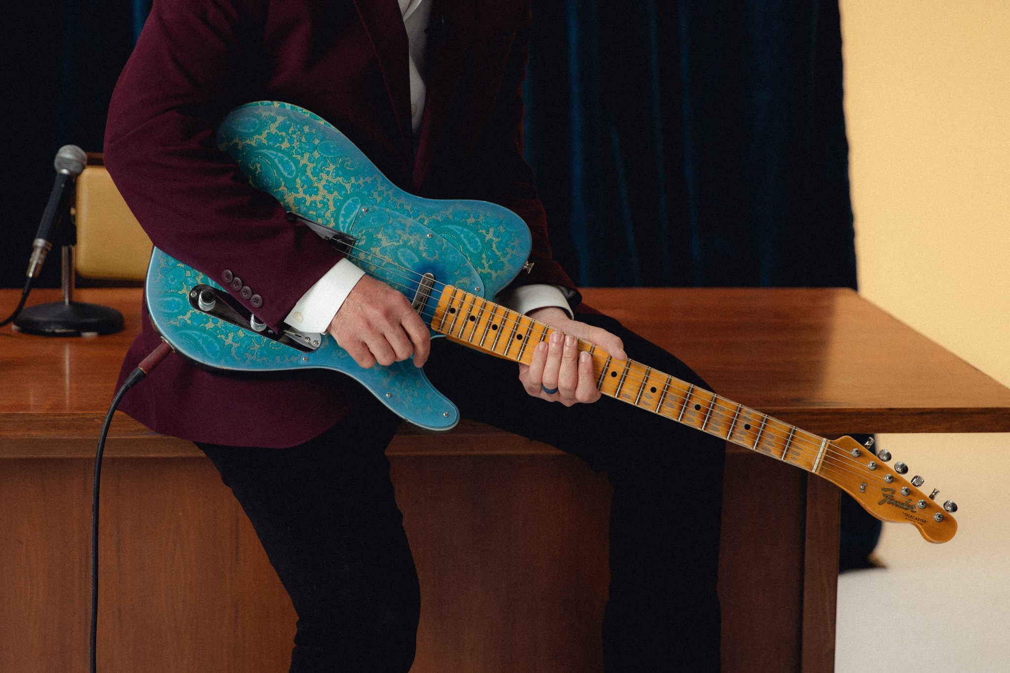 “The Best Guitar I Ever Had”: Watch Brad Paisley Introduce His New ...