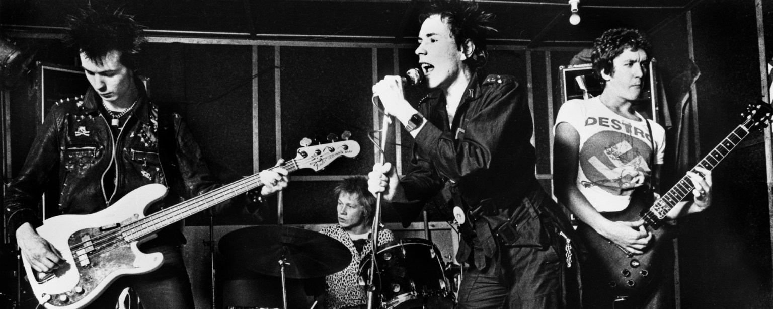 Billie Joe Armstrong Opens Up About Being a Bisexual Icon, Discusses ...