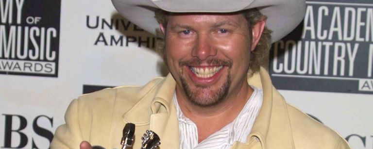 Toby Keith Swore to Never Smoke With Willie Nelson Again in "Weed With ...
