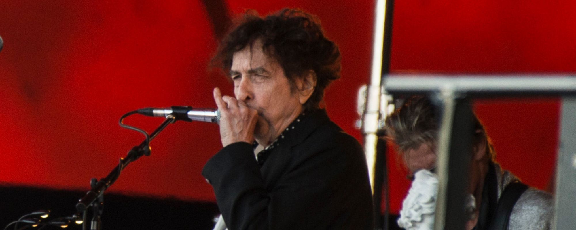 Bob Dylan Sings His Classic 60s Protest Song for First Time in Nearly a ...