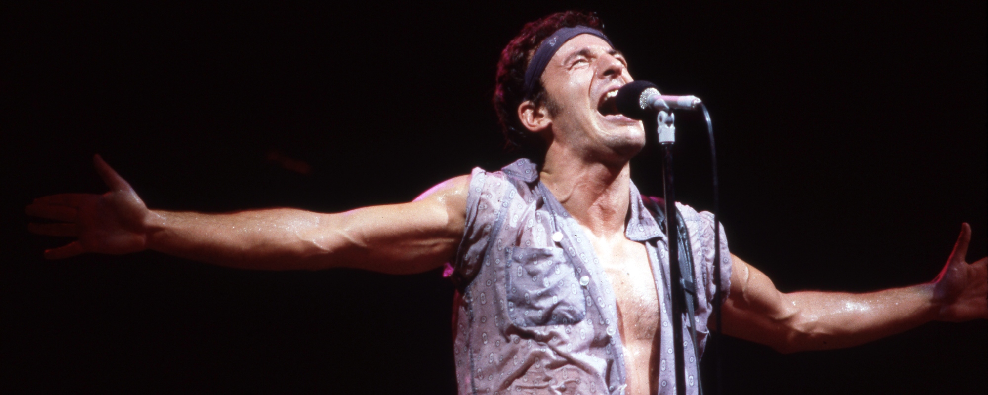 The Story Behind How “Dancing in the Dark” by Bruce Springsteen Came to ...