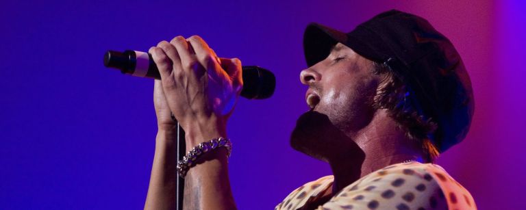 The Meaning Behind the Song Lyrics: “Pontoon” by Little Big Town