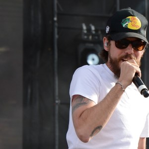 Chris Stapleton Apologizes to His Wife, Morgane, While Accepting Song ...