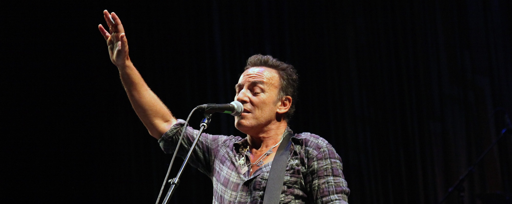 The Story and Meaning Behind Bruce Springsteen’s "Jungleland" - American Songwriter