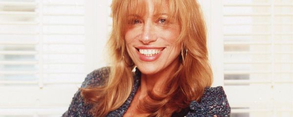 History Repeats Itself as Carly Simon Comes to Sabrina Carpenter’s ...