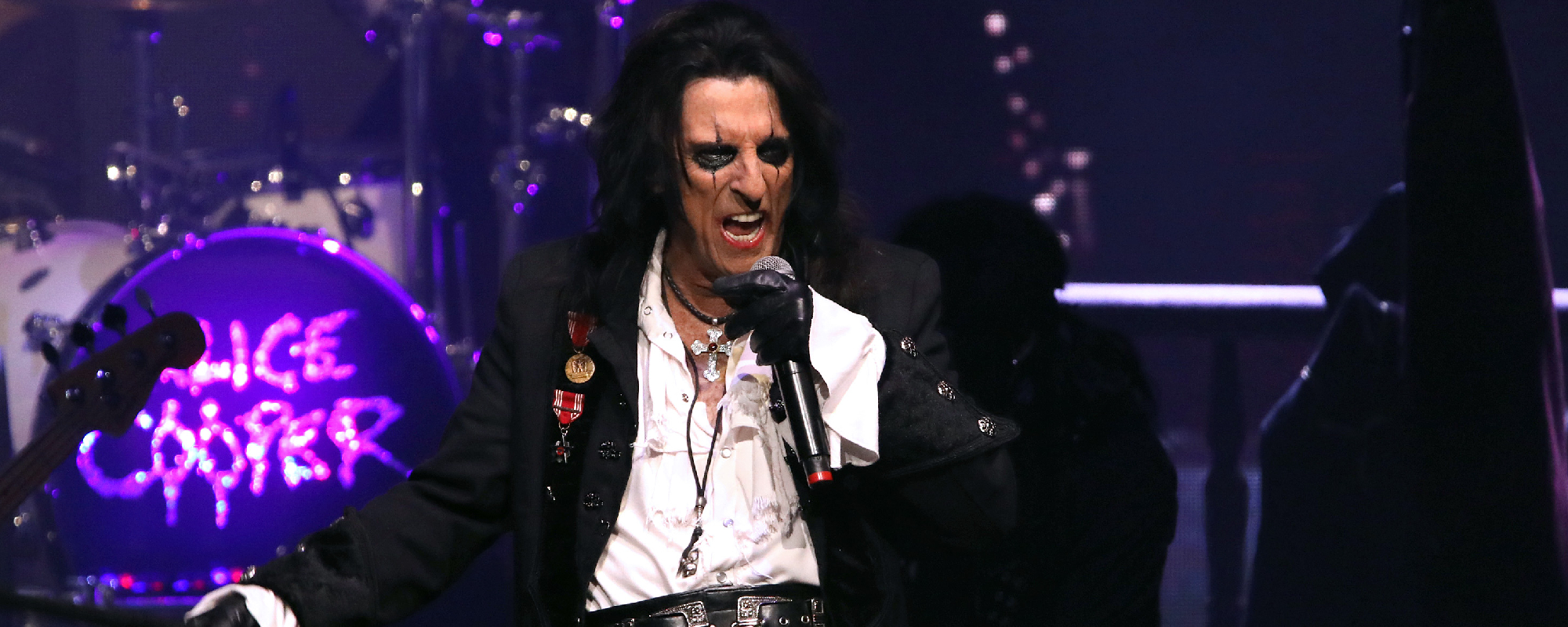 Alice Cooper Remembers the Chaotic Chicken Incident and the Unexpected ...