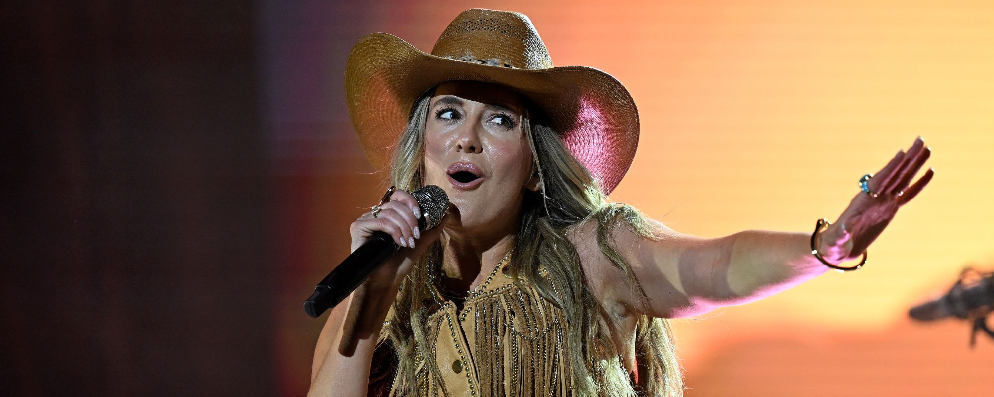 Lainey Wilson Continues Her Story With New "4x4xU" Music Video - American Songwriter