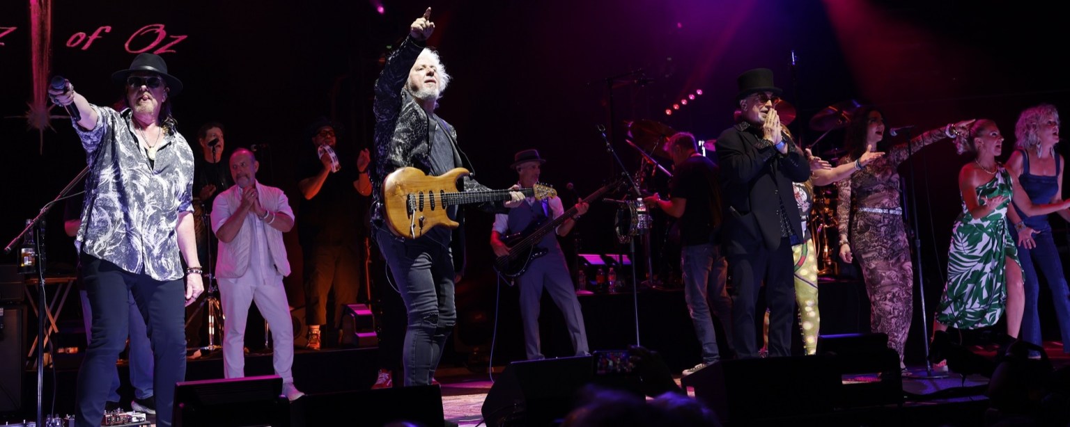 Watch Mick Jagger Belt out a Blake Shelton Tune to Seattle Crowd at The ...