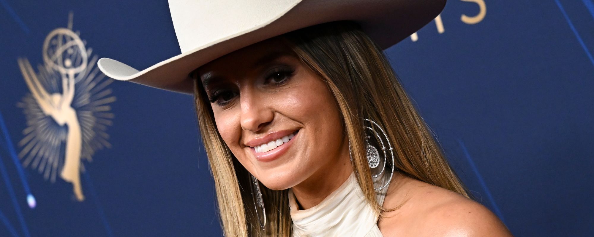 Watch Willie Nelson and Lukas Nelson Perform “Angel Flying Too Close to ...