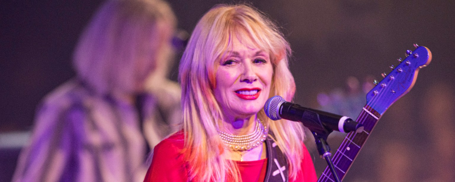 Nancy Wilson Rocks the Stage With Chappell Roan for a Fierce “Barracuda ...