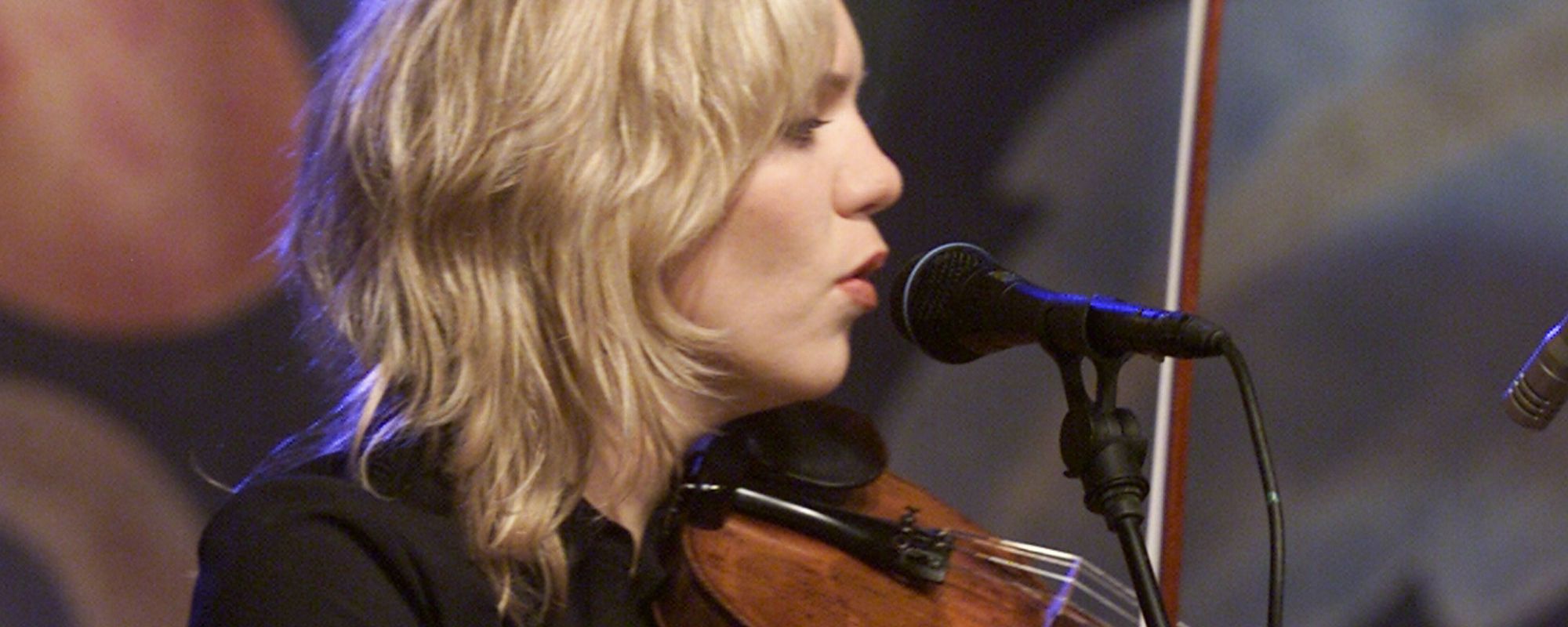 The Heartbreaking Meaning Behind ‘Whiskey Lullaby’ by Brad Paisley and ...