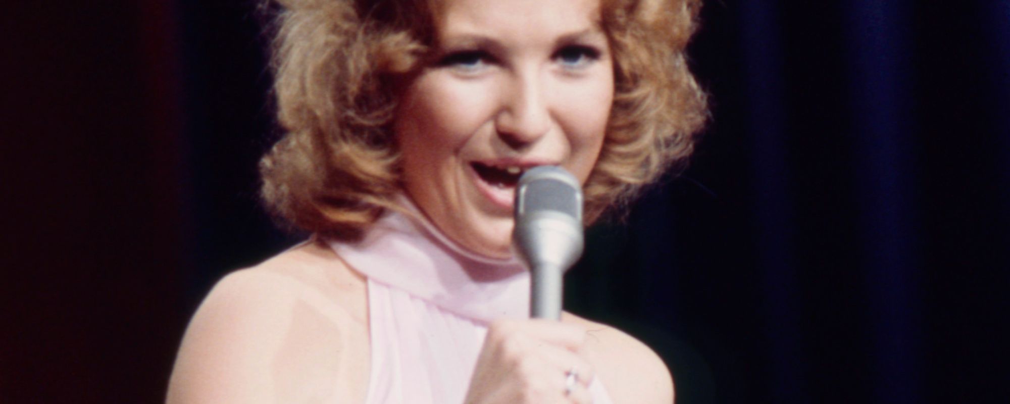 "It Was Just Like Satin": The Story Behind "I Fall to Pieces" by Patsy Cline - American Songwriter