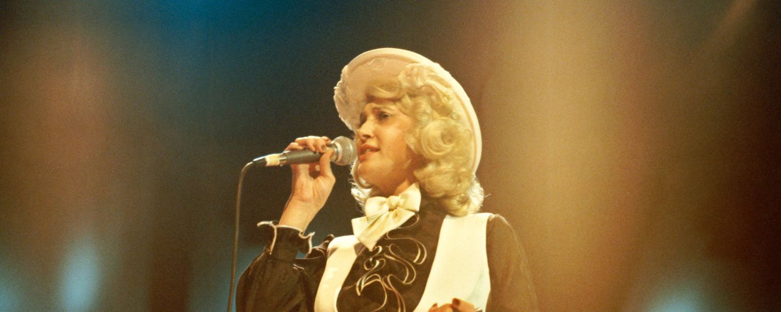 Remembering “Tiptoe Through the Tulips” Singer Tiny Tim’s Brutally ...