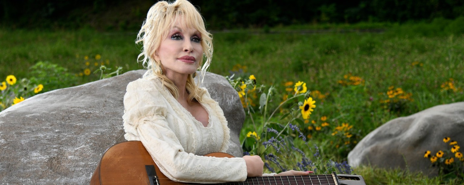 The Story Behind the First Two Duets by Willie Nelson and Dolly Parton ...