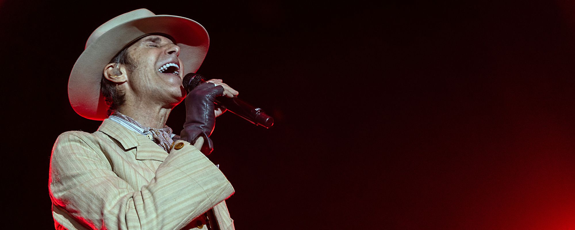 Perry Farrell Apologizes for Onstage Blowup That Broke up Jane’s ...