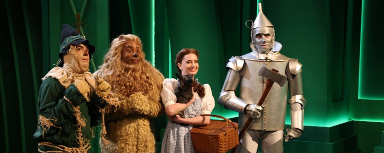 Reba McEntire Shares Music Video for "Seven Minutes In Heaven"