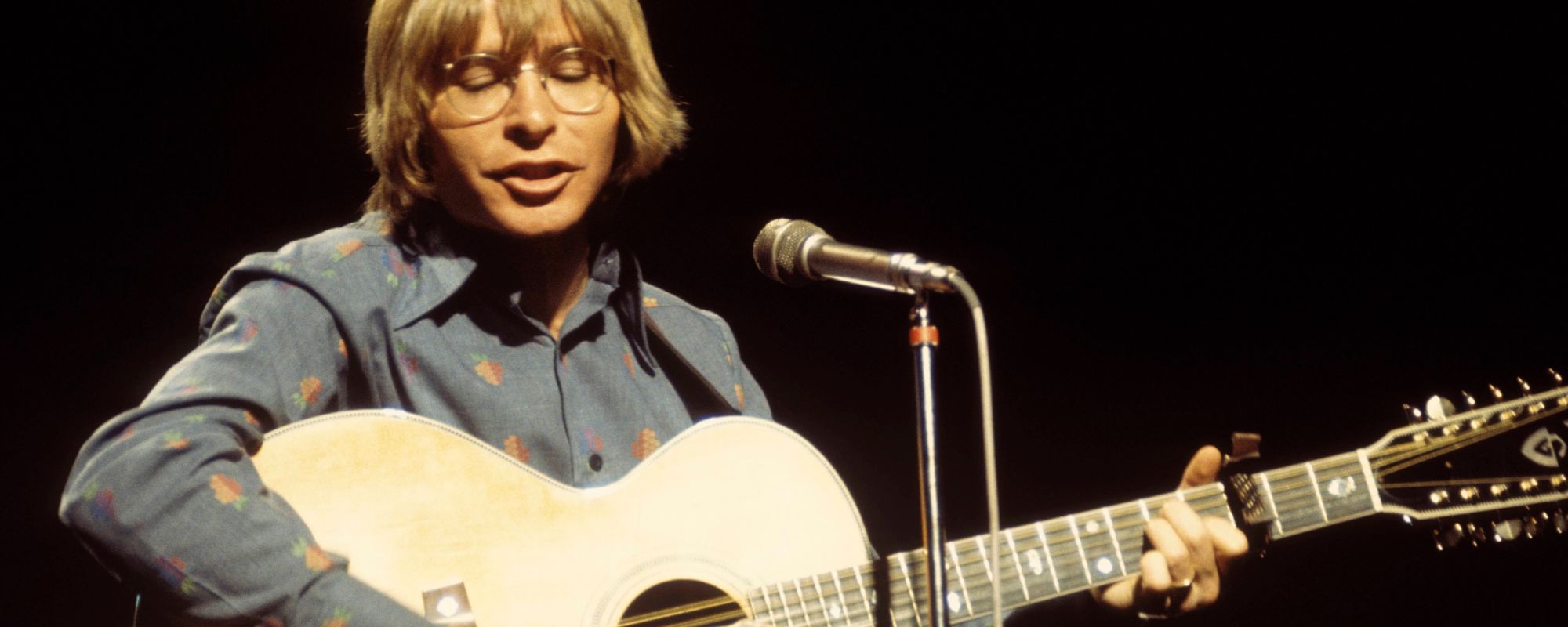 Remember When John Denver Shared “Alfie, the Christmas Tree” With the ...