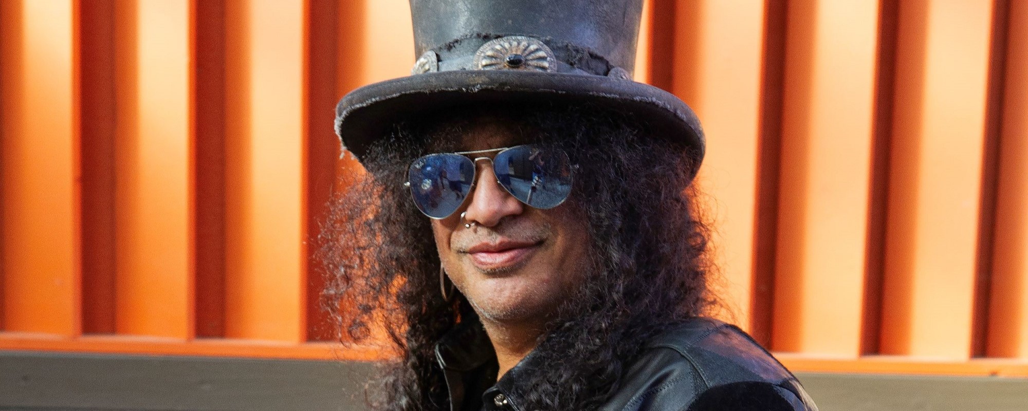 Slash Discusses His Love of British Blues, Talks His Biggest Guitar ...