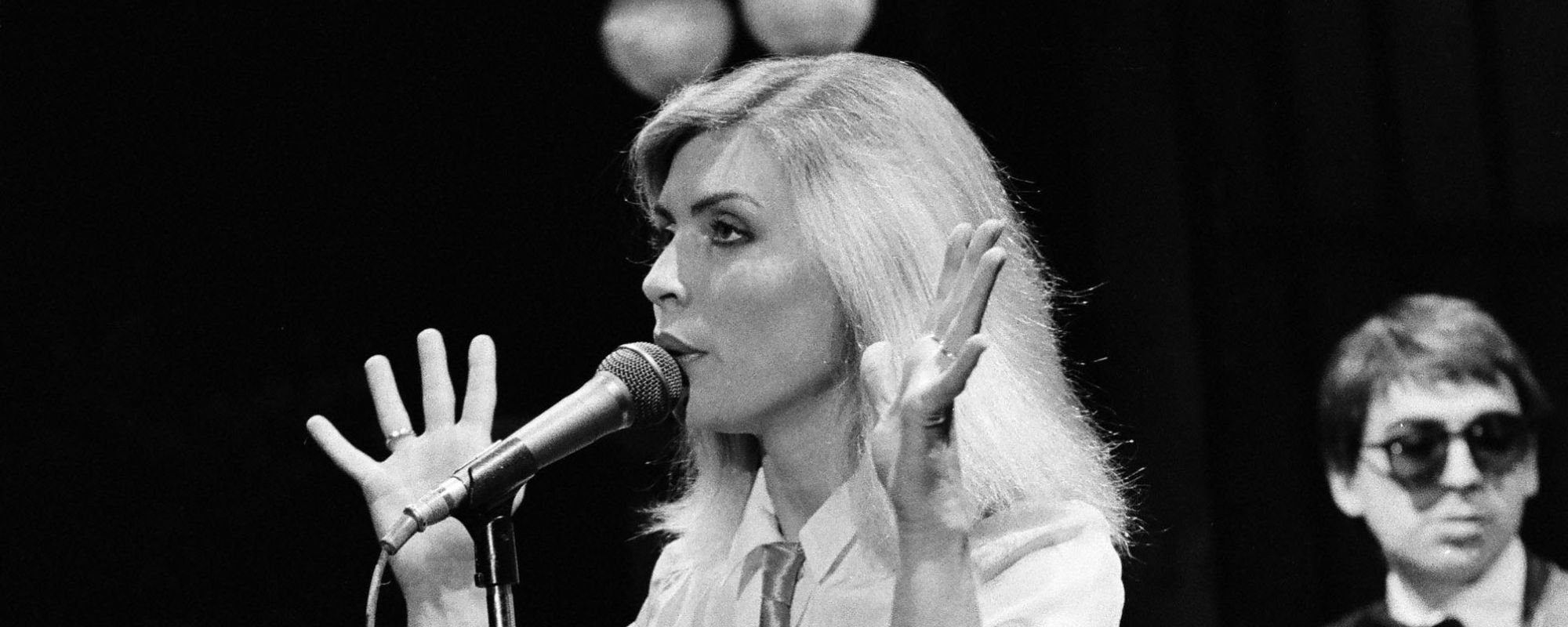 On the Charts 45 Years Ago, Blondie Kicked off a Two-Week Run With the ...