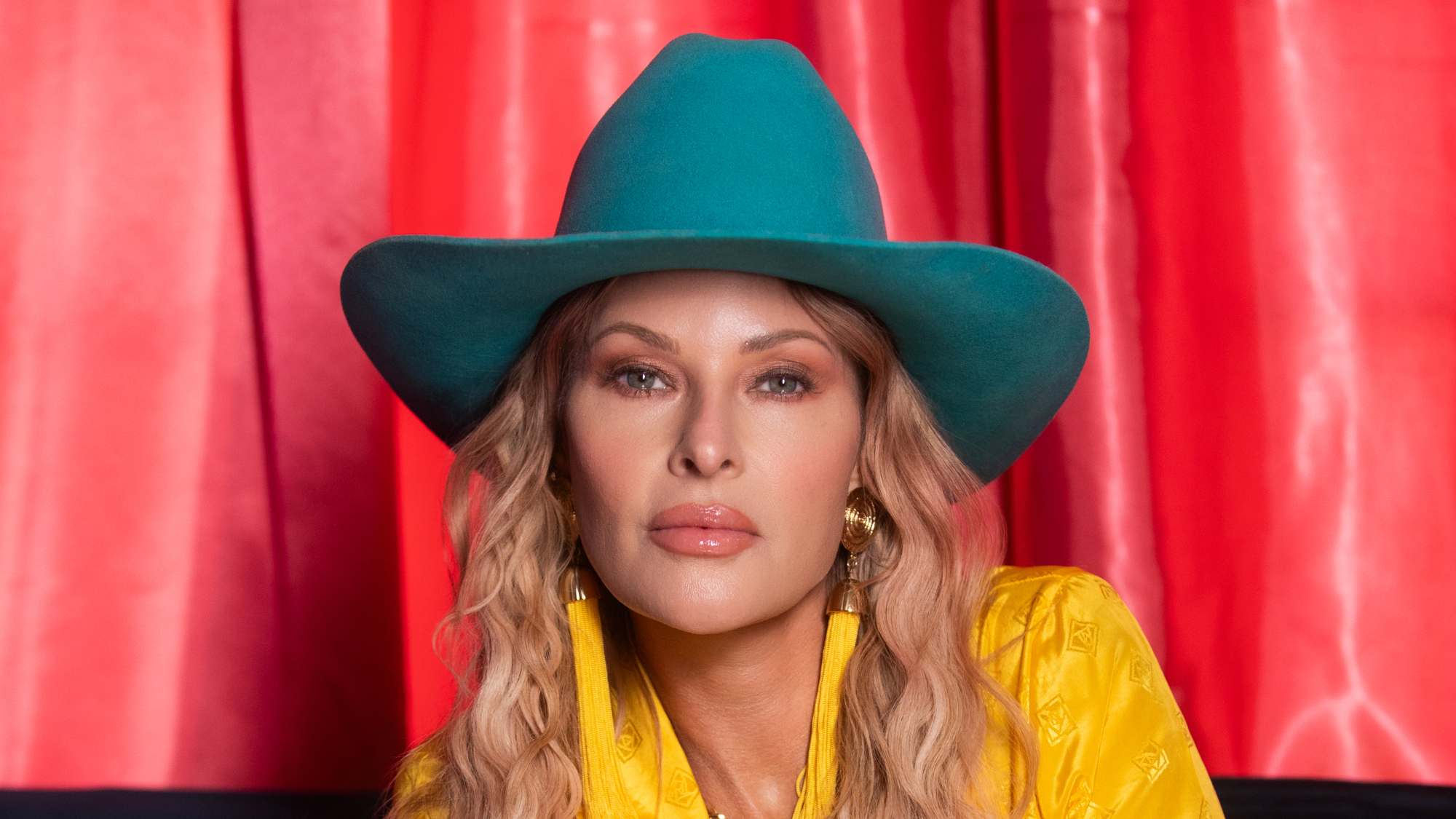 Elizabeth Cook Pens Love Letter to Her Friends on New Track "Sunset ...