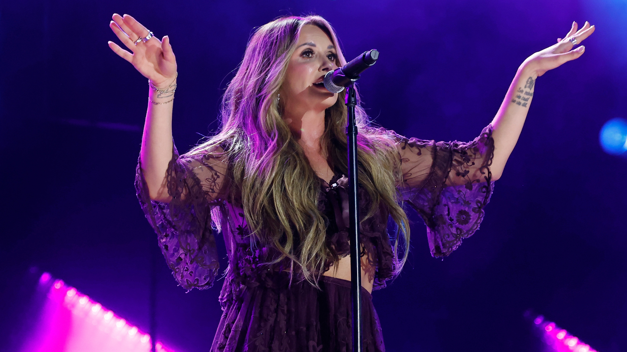Carly Pearce Begins a New Chapter With a Major Nashville Powerhouse ...